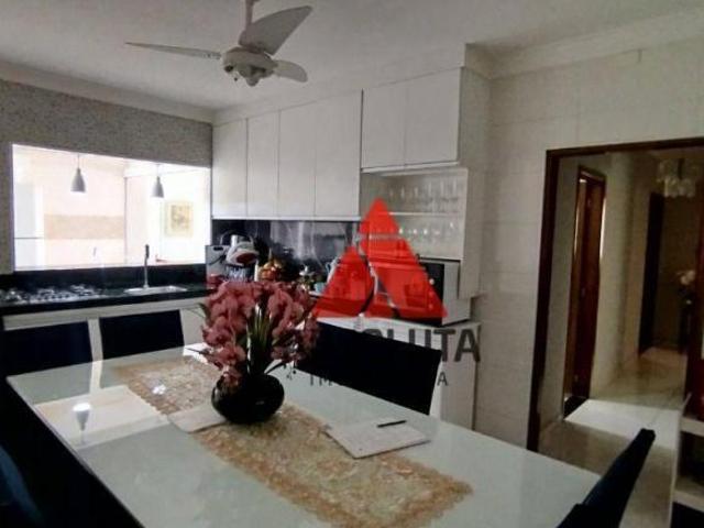 Casa para venda em Vila Santa Maria de 220.00m² com 3 Quartos, 1 Suite e 4 Garagens