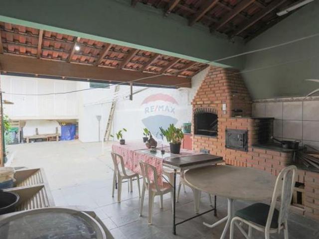 Casa para venda em Vila Santana de 214.00m² com 7 Quartos, 2 Suites e 3 Garagens