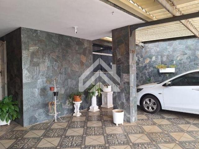 Casa para venda em Vila Santo Antônio de 282.00m² com 3 Quartos e 3 Garagens