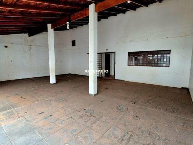 Casa para venda em Vila Santos Dumont de 389.00m² com 4 Quartos, 2 Suites e 4 Garagens