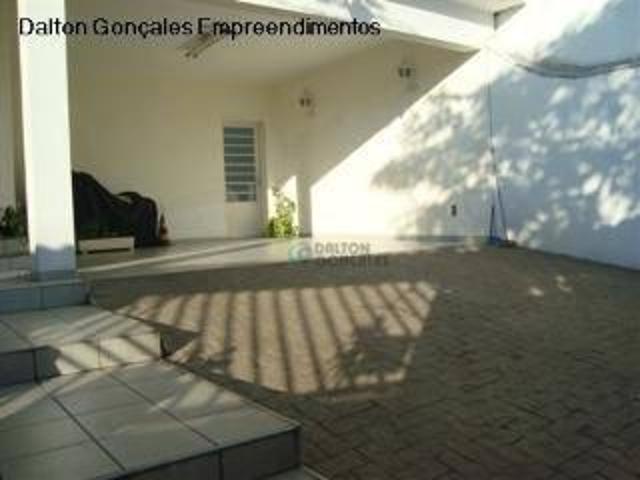 Casa para venda em Vila Suíça de 270.00m² com 3 Quartos, 1 Suite e 3 Garagens
