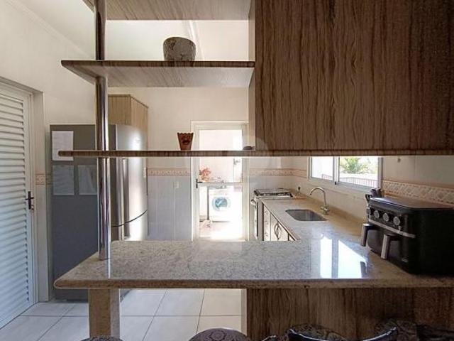 Casa para venda em Vilagge Capricio de 294.00m² com 3 Quartos, 1 Suite e 5 Garagens