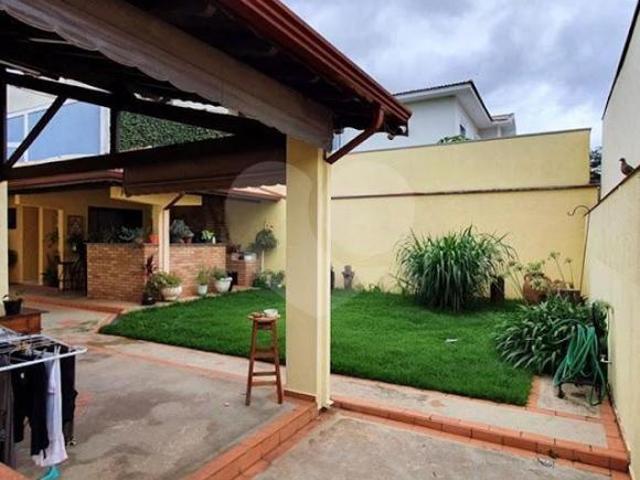 Casa para venda em Vilagge Capricio de 380.00m² com 3 Quartos, 3 Suites e 4 Garagens