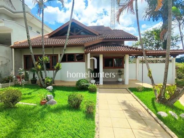 Casa para venda em Villa Moletta de 315.00m² com 3 Quartos, 3 Suites e 6 Garagens