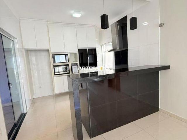 Casa para venda em Villa Real de 198.00m² com 3 Quartos, 1 Suite e 3 Garagens