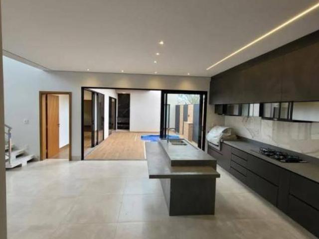 Casa para venda em Villa Toscana de 256.00m² com 4 Quartos, 4 Suites e 4 Garagens