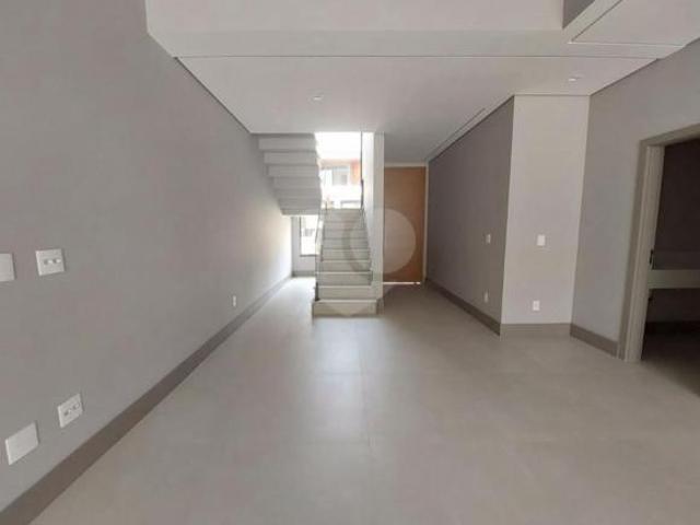 Casa para venda em Villaggio San Marco de 300.00m² com 3 Quartos, 3 Suites e 4 Garagens