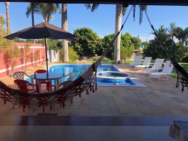 Casa para venda em Village Ambiental de 178.00m² com 2 Quartos, 1 Suite e 5 Garagens