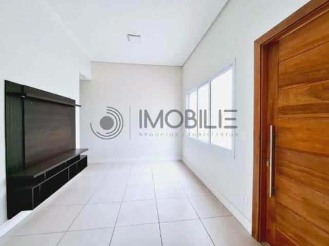Casa para venda em Village Moutonnée de 105.00m² com 3 Quartos, 1 Suite e 3 Garagens