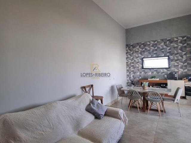 Casa para venda em Villas Paraíso de 174.25m² com 2 Quartos, 1 Suite e 3 Garagens
