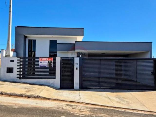 Casa para venda em Villas Paraíso de 228.00m² com 3 Quartos, 1 Suite e 2 Garagens