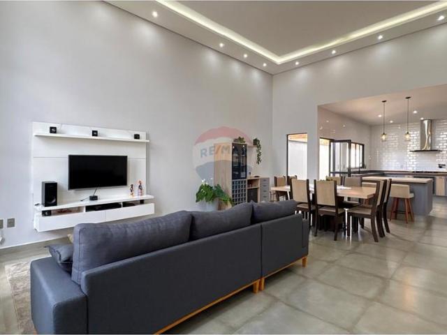 Casa para venda em Villas Paraíso em Botucatu São Paulo de 228.00m² com 3 Quartos, 1 Suíte e 2 Garagens