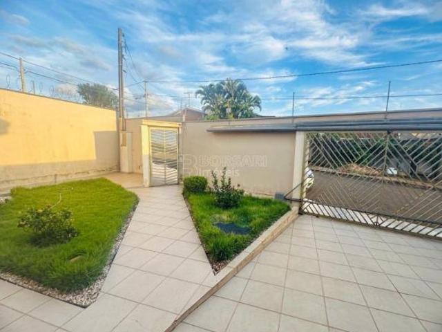 Casa para venda em Yamada de 182.00m² com 3 Quartos, 1 Suite e 2 Garagens
