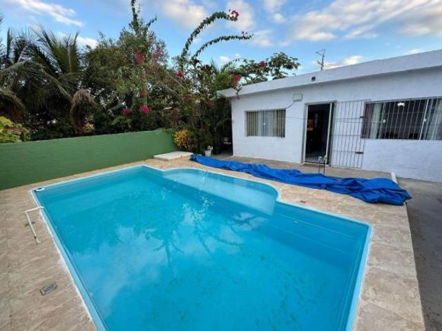 Casa para Venda, Itanhaém / SP. Possui piscina e 03 dormitórios
