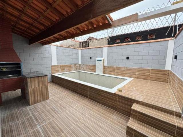 Casa para Venda, Itanhaém / SP. Possui piscina e 02 dormitórios