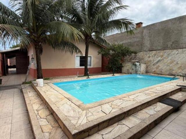 Casa para Venda, Itanhaém / SP. Possui 04 dormitórios e piscina