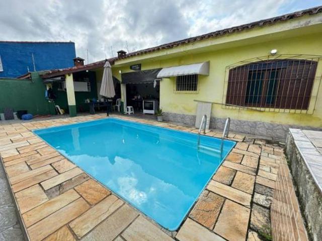 Casa para Venda, Itanhaém / SP. Possui 04 dormitórios e piscina