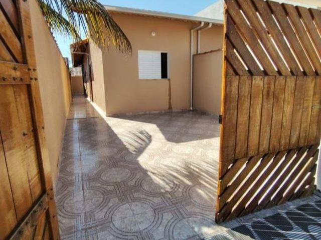 Casa para Venda, Itanhaém / SP. Possui 02 dormitórios