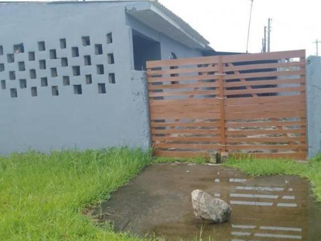 Casa para Venda, Itanhaém / SP. Possui 02 dormitórios