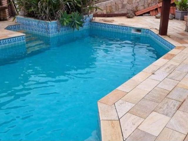 Casa para Venda, Itanhaém / SP. Possui 03 dormitórios e piscina