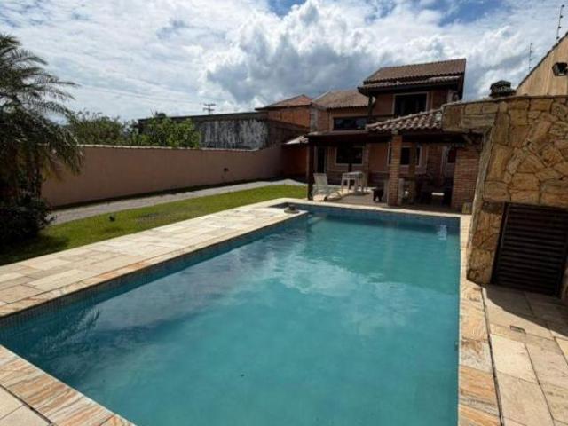 Casa para Venda, Itanhaém / SP. Possui 03 dormitórios e piscina