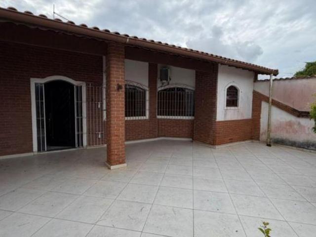 Casa para Venda, Itanhaém / SP. Possui 2 dormitórios, sendo 1 suíte