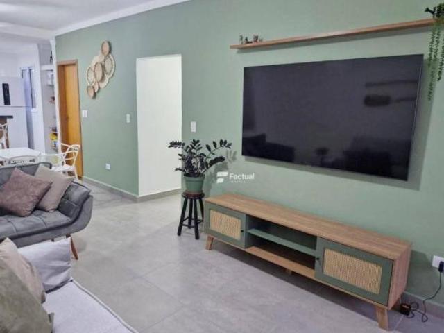 Casa para venda localizado apenas 2 quadras do mar na Praia da Enseada no Guarujá, região da Brunell