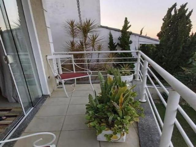 Casa para venda no condomínio Aruã