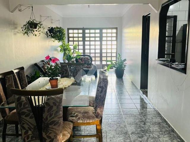 Casa para venda no Jardim Pancera, com uma suíte e mais dois quartos, 120 de área e 422 de terreno
