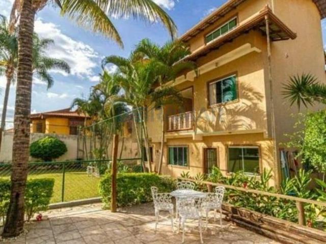 Casa para venda no Setor de Mansões de Taguatinga Sobrado de alto padrão com 450m²