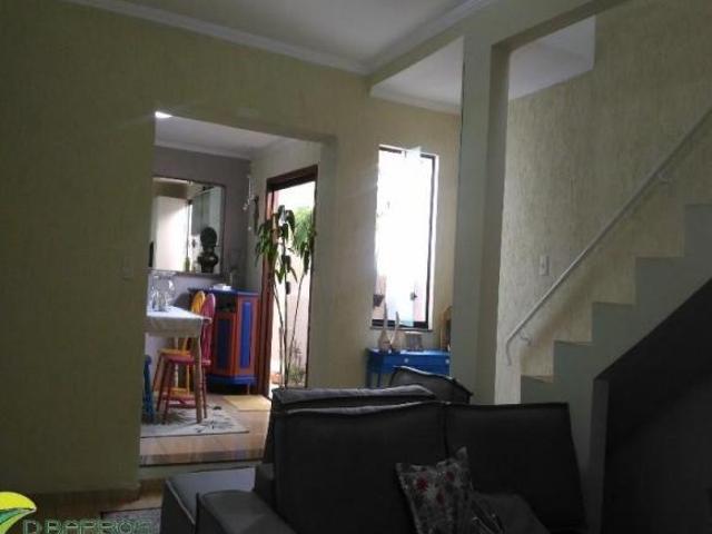 Casa para venda na Vila Nogueira em Taubaté/SP com 2 suítes casa da frente e 1 quarto casa dos fund