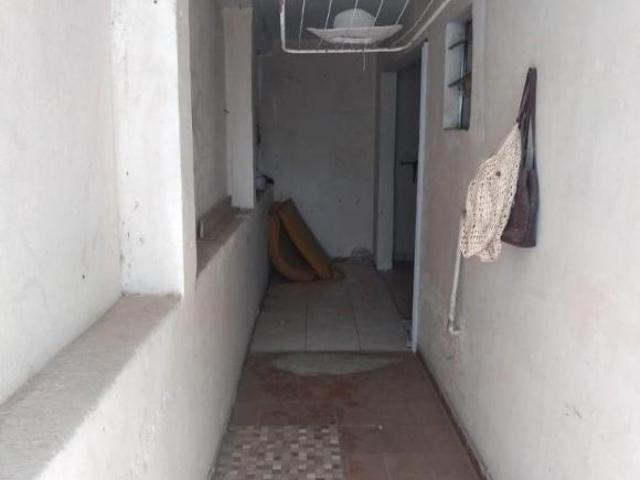 Casa para Venda por R$150.000,00 com 6 vagas, 2 dormitórios e 2 banheiros Vila bartira, Itaquaquec
