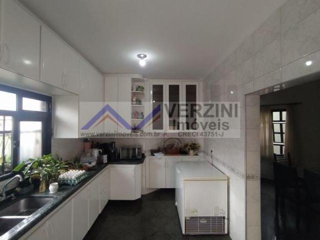 Casa para Venda por R$1.900.000,00 com 380m², 4 vagas, 1 suite e 3 dormitórios Vila augusta, Guaru
