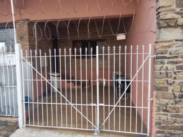 Casa para Venda por R$1.300.000.000,00 e Aluguel á R$4.500,00/Mês com 3 dormitórios, 1 suite e 8 vag