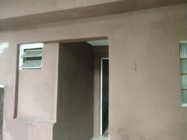 Casa para Venda por R$220.000,00 com 3 dormitórios, 2 banheiros e 1 cozinha Parada xv de novembro