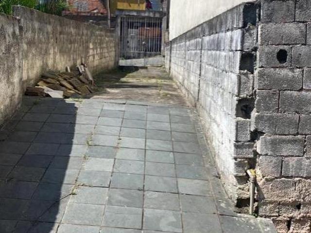 Casa para Venda por R$240.000,00 e Aluguel á R$1.800,00/Mês com 3 dormitórios, 3 vagas e 1 banheiro