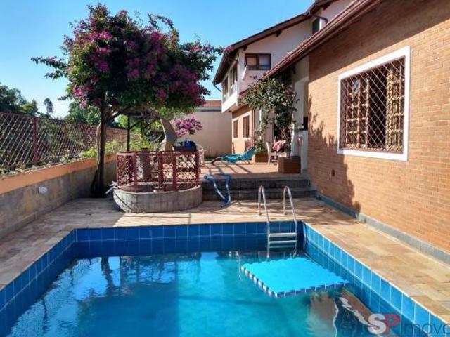 Casa para Venda por R$2.400.000,00 com 680m², 4 vagas e 5 dormitórios Interlagos, São paulo / SP