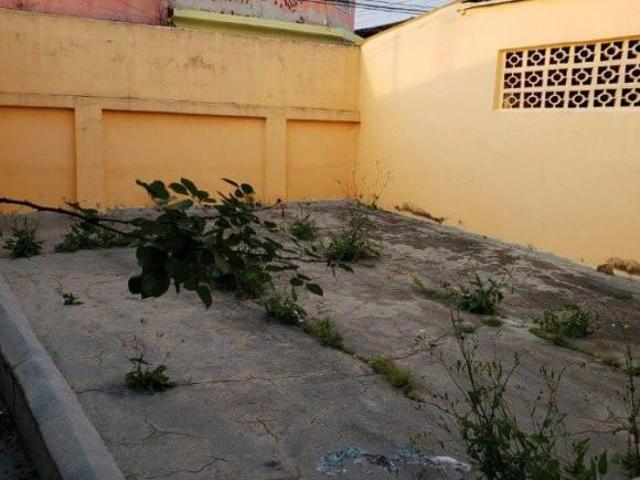 Casa para Venda por R$370.000,00 com 250m², 3 dormitórios, 3 vagas e 1 banheiro Cidade nova são mi