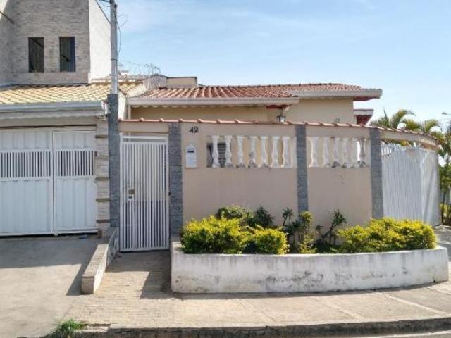 Casa para Venda por R$380.000,00 com 144m², 3 dormitórios, 1 suite e 3 vagas Cidade planejada ii