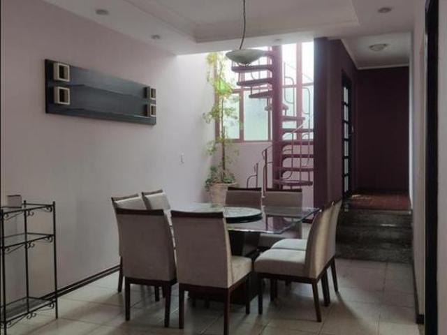 Casa para Venda por R$950.000,00 com 196m², 2 vagas e 2 dormitórios Vila santista, Atibaia / SP