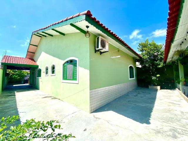 Casa para venda possui 182 metros quadrados com 3 quartos em Cidade Nova Peruíbe SP
