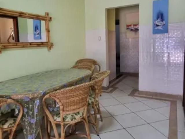 Casa para venda possui 135 metros quadrados com 3 quartos em Aviação Praia Grande São Paulo