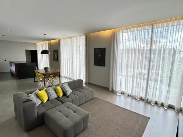 Casa para venda possui 259 metros quadrados com 3 quartos