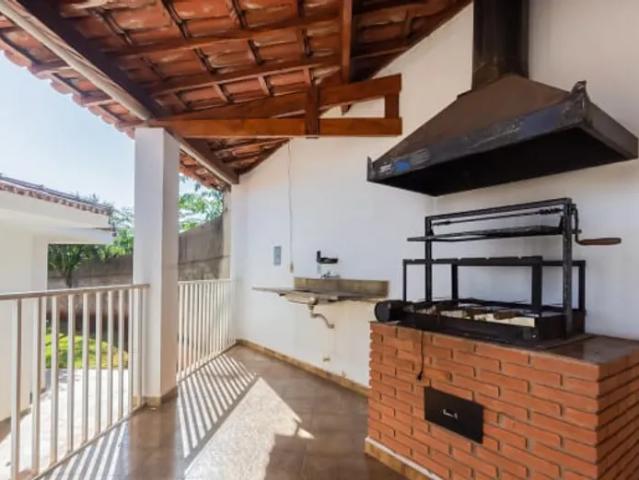 Casa para venda possui 440 metros quadrados com 4 quartos
