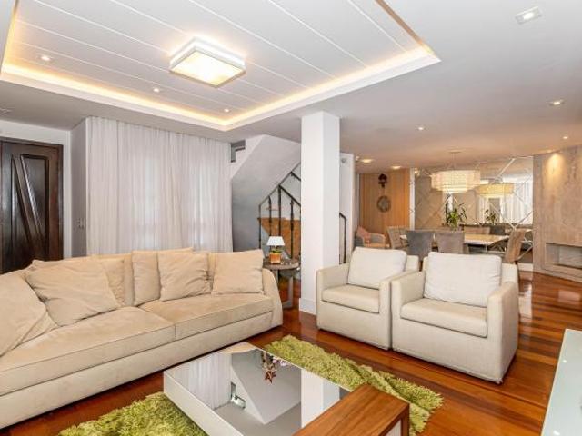 Casa para venda possui 506 metros quadrados com 3 quartos em Cajuru Curitiba PR