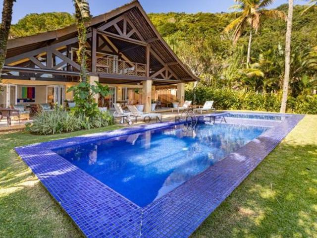 Casa para venda pé na areia com 7 quartos na praia da Baleia