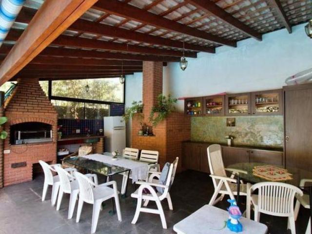 Casa para venda perto do Hospital Albert Einstein com 4 suítes e piscina