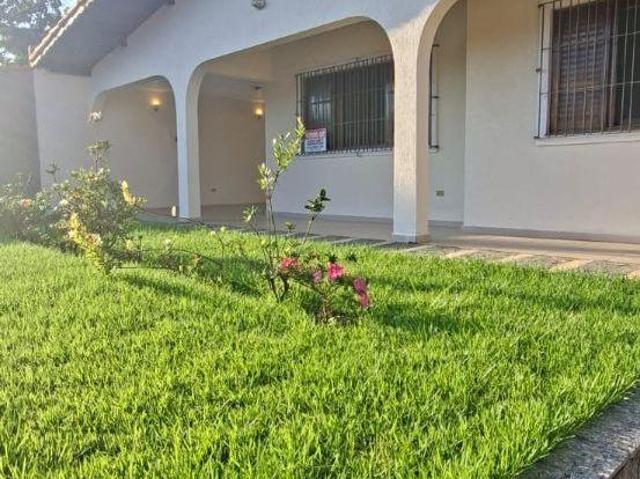 Casa para Venda, Peruíbe / SP. Possui 02 dormitórios e espço para piscina