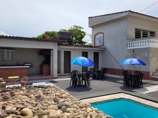 Casa para Venda, Peruíbe / SP. Possui 05 dormitórios e piscina