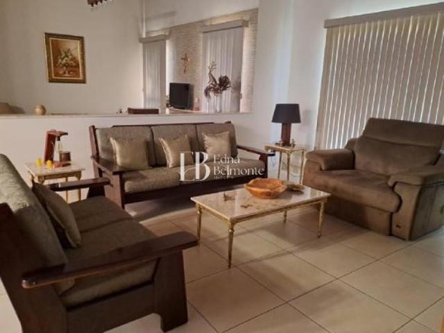 Casa para venda praticamente TERREA com Edicula no condomínio Marambaia Vinhedo/SP